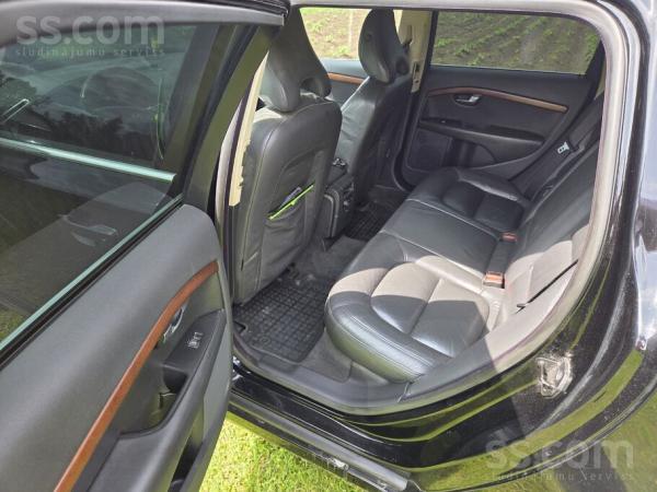 Black Volvo V70 2008 in Valmiera, with an engine capacity of 2.40 L and mileage of 342 thousand km for 3500 €, photo 8 on AUTOMOTO.COM.LV