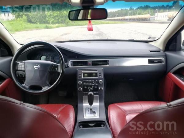 Melns Volvo V70 2008 Rīga, ar dzinēja tilpumu 2.40 L un nobraukumu 295 tūkst. km par 2050 €, foto 4 vietnē AUTOMOTO.COM.LV