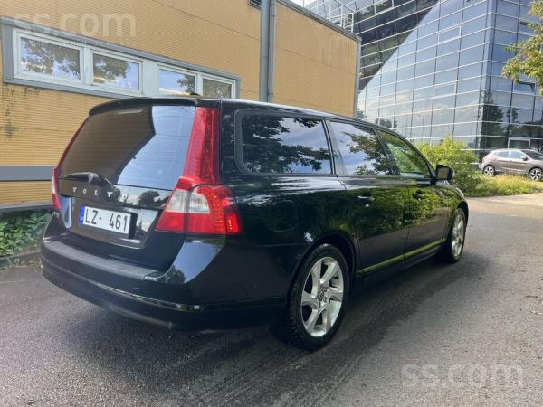 Black Volvo V70 2008 in Riga, with an engine capacity of 2.40 L and mileage of 290 thousand km for 3100 €, photo 5 on AUTOMOTO.COM.LV