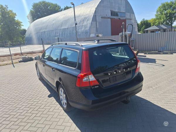 Black Volvo V70 2008 in Vilkaviskis, with an engine capacity of 2.40 L and mileage of 311 thousand km for 2650 €, photo 4 on AUTOMOTO.COM.LV