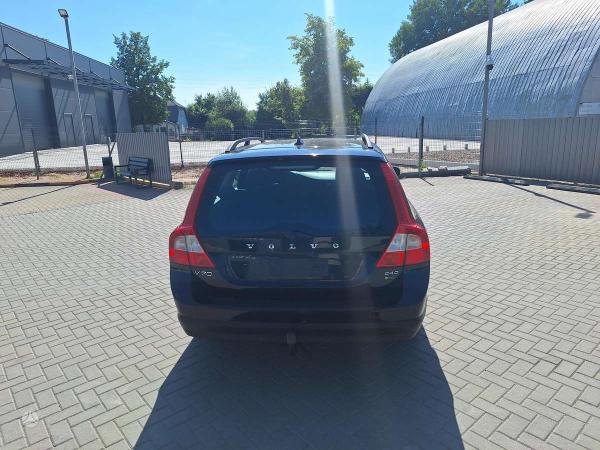 Black Volvo V70 2008 in Vilkaviskis, with an engine capacity of 2.40 L and mileage of 311 thousand km for 2650 €, photo 5 on AUTOMOTO.COM.LV