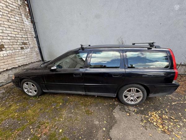 Black Volvo V70 2008 in Siauliai, with an engine capacity of 2.40 L and mileage of 478 thousand km for 980 €, photo 4 on AUTOMOTO.COM.LV