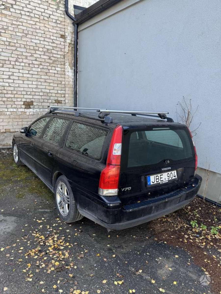 Black Volvo V70 2008 in Siauliai, with an engine capacity of 2.40 L and mileage of 478 thousand km for 980 €, photo 5 on AUTOMOTO.COM.LV
