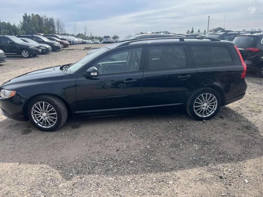 Melns Volvo V70 2008 Utena, ar dzinēja tilpumu 2.40 L un nobraukumu 352 tūkst. km par 4350 €, foto 8 vietnē AUTOMOTO.COM.LV
