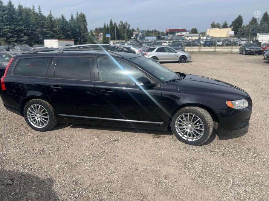 Melns Volvo V70 2008 Utena, ar dzinēja tilpumu 2.40 L un nobraukumu 352 tūkst. km par 4350 €, foto 9 vietnē AUTOMOTO.COM.LV