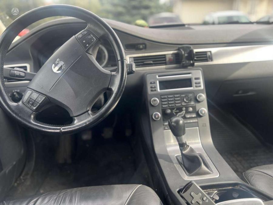 Melns Volvo V70 2008 Utena, ar dzinēja tilpumu 2.40 L un nobraukumu 352 tūkst. km par 4350 €, foto 10 vietnē AUTOMOTO.COM.LV