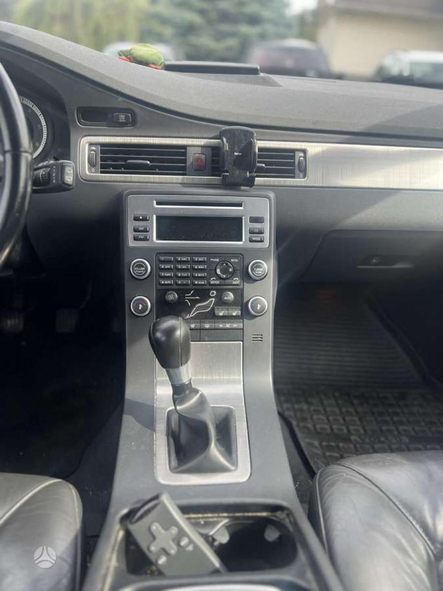 Melns Volvo V70 2008 Utena, ar dzinēja tilpumu 2.40 L un nobraukumu 352 tūkst. km par 4350 €, foto 12 vietnē AUTOMOTO.COM.LV