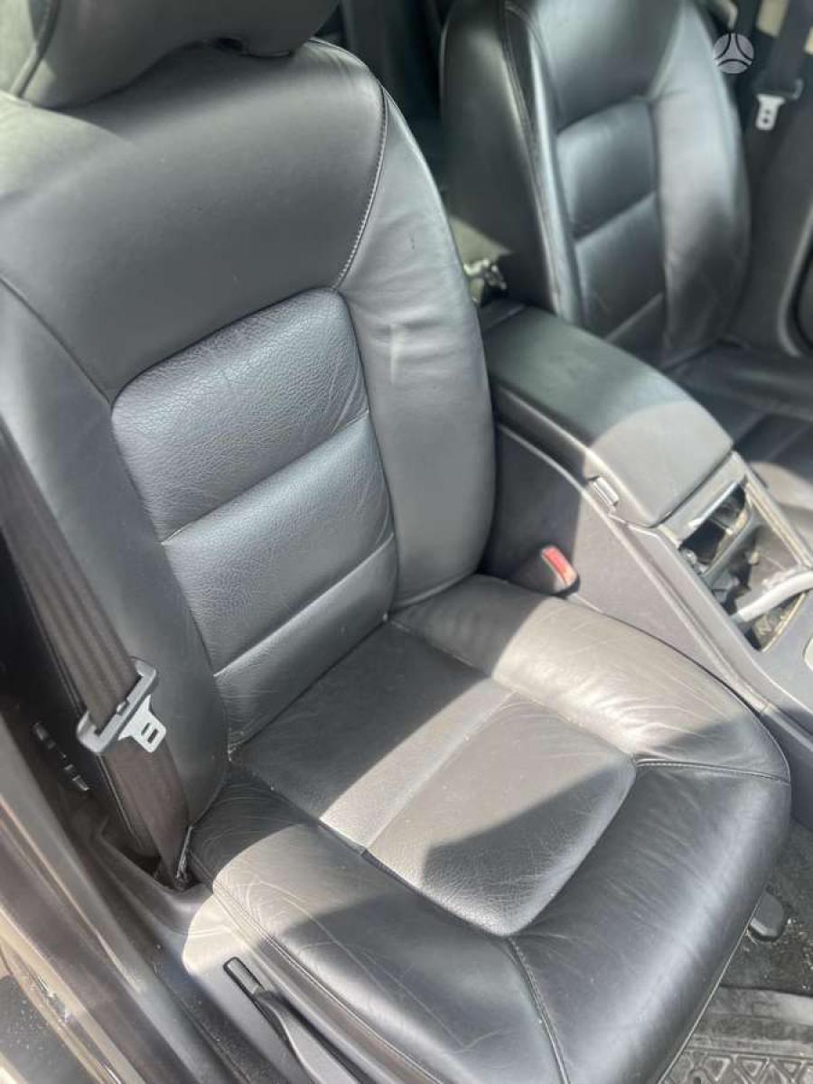 Melns Volvo V70 2008 Utena, ar dzinēja tilpumu 2.40 L un nobraukumu 352 tūkst. km par 4350 €, foto 16 vietnē AUTOMOTO.COM.LV