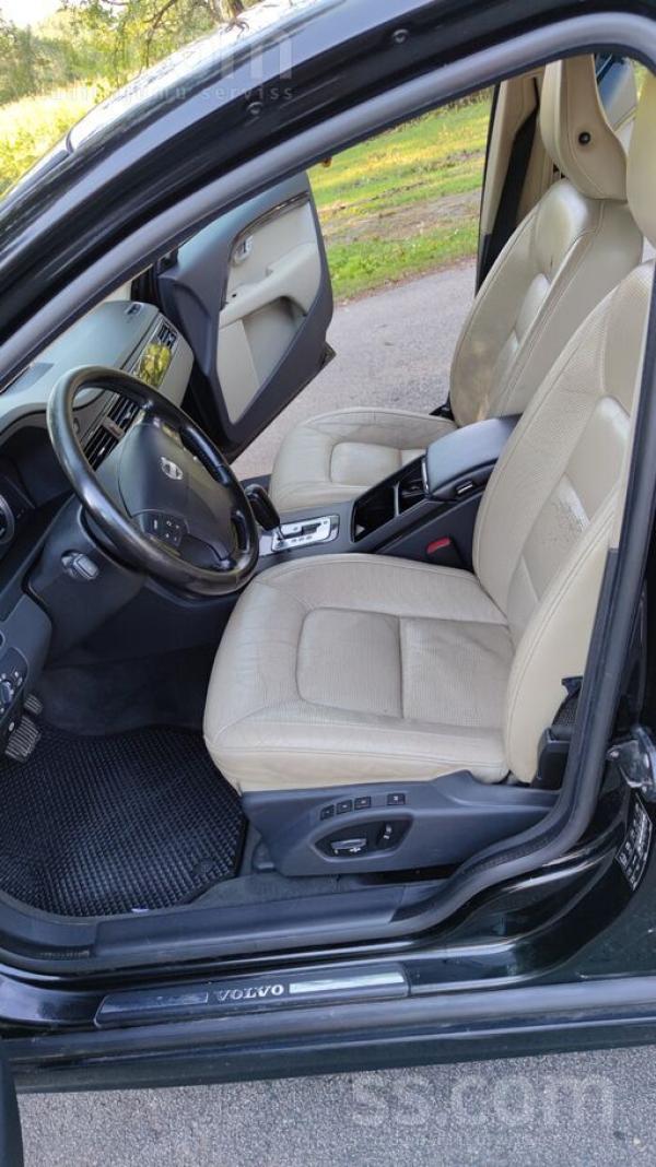 Black Volvo V70 2008 in Jurmala, with an engine capacity of 2.40 L and mileage of 320 thousand km for 4500 €, photo 1 on AUTOMOTO.COM.LV
