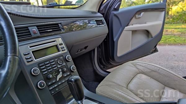 Black Volvo V70 2008 in Jurmala, with an engine capacity of 2.40 L and mileage of 320 thousand km for 4500 €, photo 3 on AUTOMOTO.COM.LV