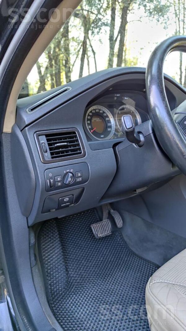 Black Volvo V70 2008 in Jurmala, with an engine capacity of 2.40 L and mileage of 320 thousand km for 4500 €, photo 4 on AUTOMOTO.COM.LV