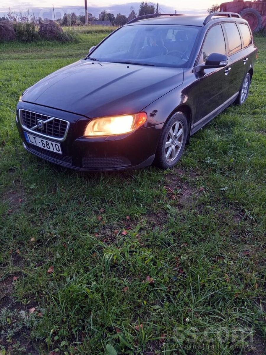 Melns Volvo V70 2008 Preiļi, ar dzinēja tilpumu 2.40 L un nobraukumu 299 tūkst. km par 3500 €, foto 1 vietnē AUTOMOTO.COM.LV