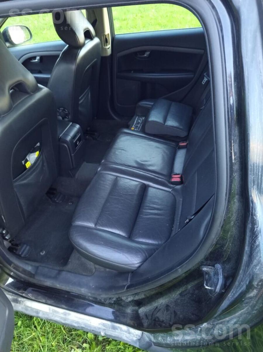 Melns Volvo V70 2008 Preiļi, ar dzinēja tilpumu 2.40 L un nobraukumu 299 tūkst. km par 3500 €, foto 5 vietnē AUTOMOTO.COM.LV