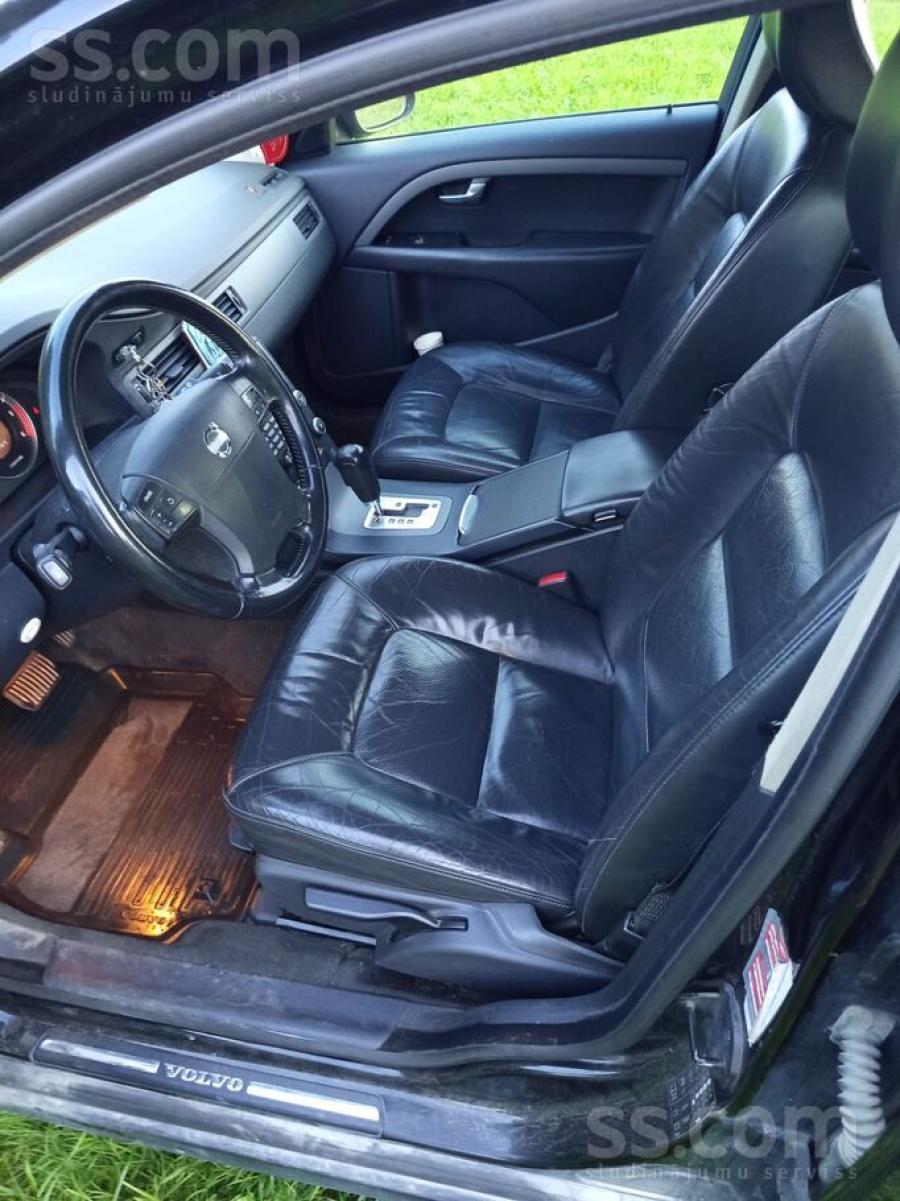 Melns Volvo V70 2008 Preiļi, ar dzinēja tilpumu 2.40 L un nobraukumu 299 tūkst. km par 3500 €, foto 6 vietnē AUTOMOTO.COM.LV