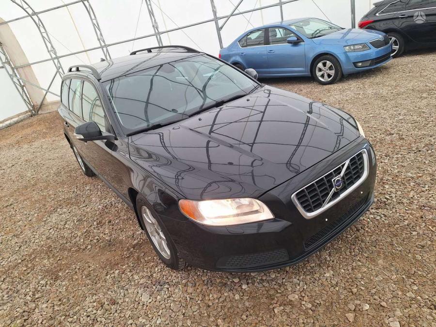 Black Volvo V70 2008 in Marijampole, with an engine capacity of 2.40 L and mileage of 311 thousand km for 2550 €, photo 8 on AUTOMOTO.COM.LV