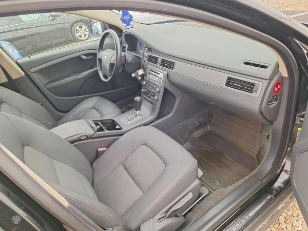 Volvo V70 2008 in Marijampole on AUTOMOTO.COM.LV Black Volvo V70 2008 in Marijampole, with an engine capacity of 2.40 L and mileage of 311 thousand km for 2550 €, photo 10 on AUTOMOTO.COM.LV