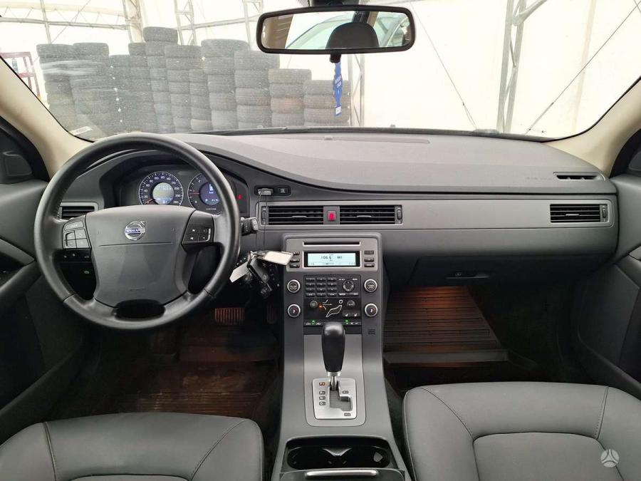 Black Volvo V70 2008 in Marijampole, with an engine capacity of 2.40 L and mileage of 311 thousand km for 2550 €, photo 12 on AUTOMOTO.COM.LV