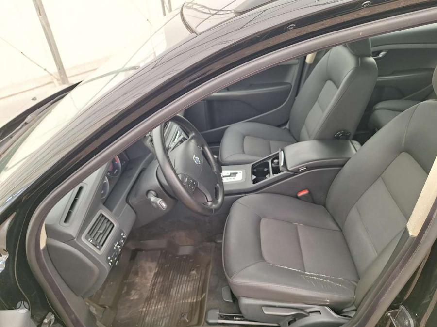 Black Volvo V70 2008 in Marijampole, with an engine capacity of 2.40 L and mileage of 311 thousand km for 2550 €, photo 13 on AUTOMOTO.COM.LV