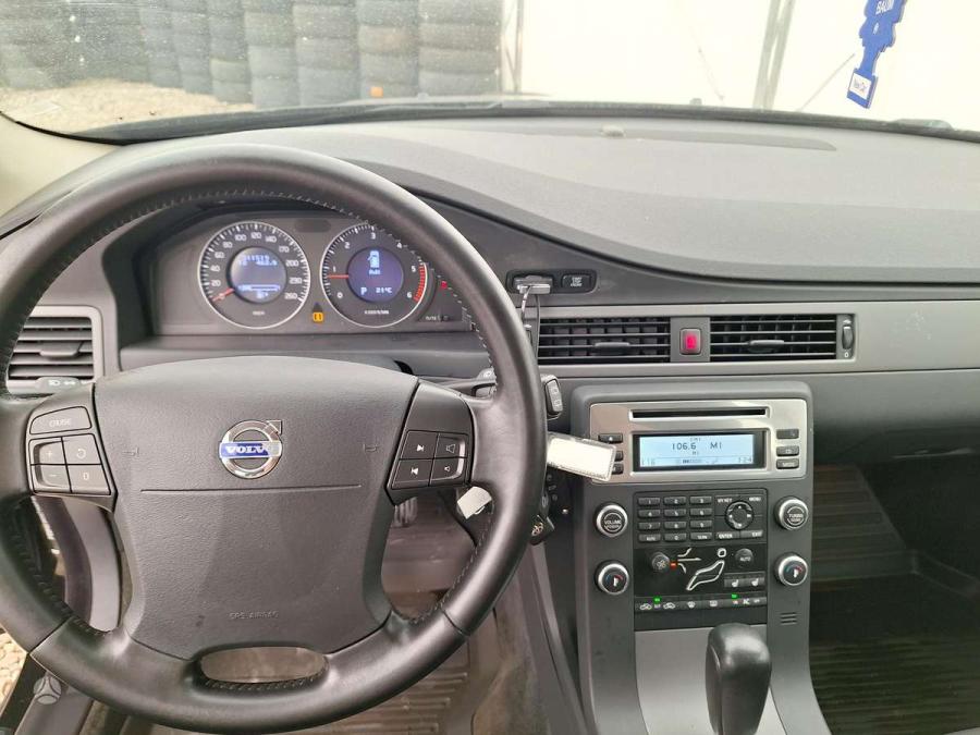 Black Volvo V70 2008 in Marijampole, with an engine capacity of 2.40 L and mileage of 311 thousand km for 2550 €, photo 15 on AUTOMOTO.COM.LV