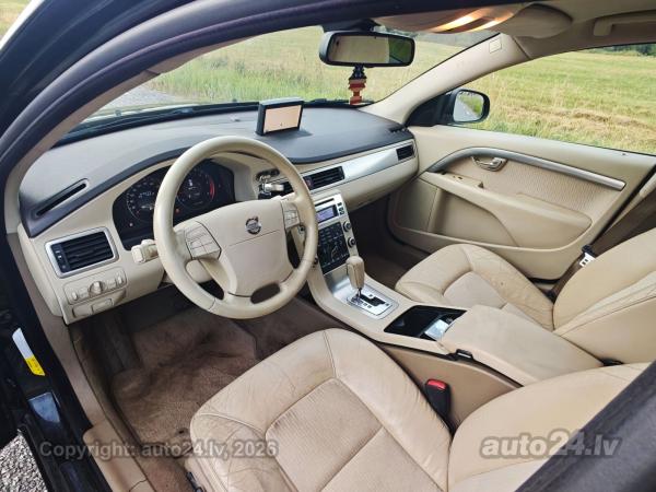 Volvo V70 2008 in Jogeva on AUTOMOTO.COM.LV Black Volvo V70 2008 in Jogeva, with an engine capacity of 2.40 L and mileage of 410 thousand km for 3999 €, photo 10 on AUTOMOTO.COM.LV