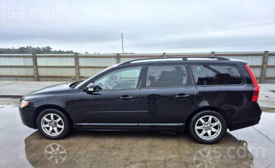 Melns Volvo V70 2008 Bauska, ar dzinēja tilpumu 2.40 L un nobraukumu 244 tūkst. km par 2750 €, foto 4 vietnē AUTOMOTO.COM.LV