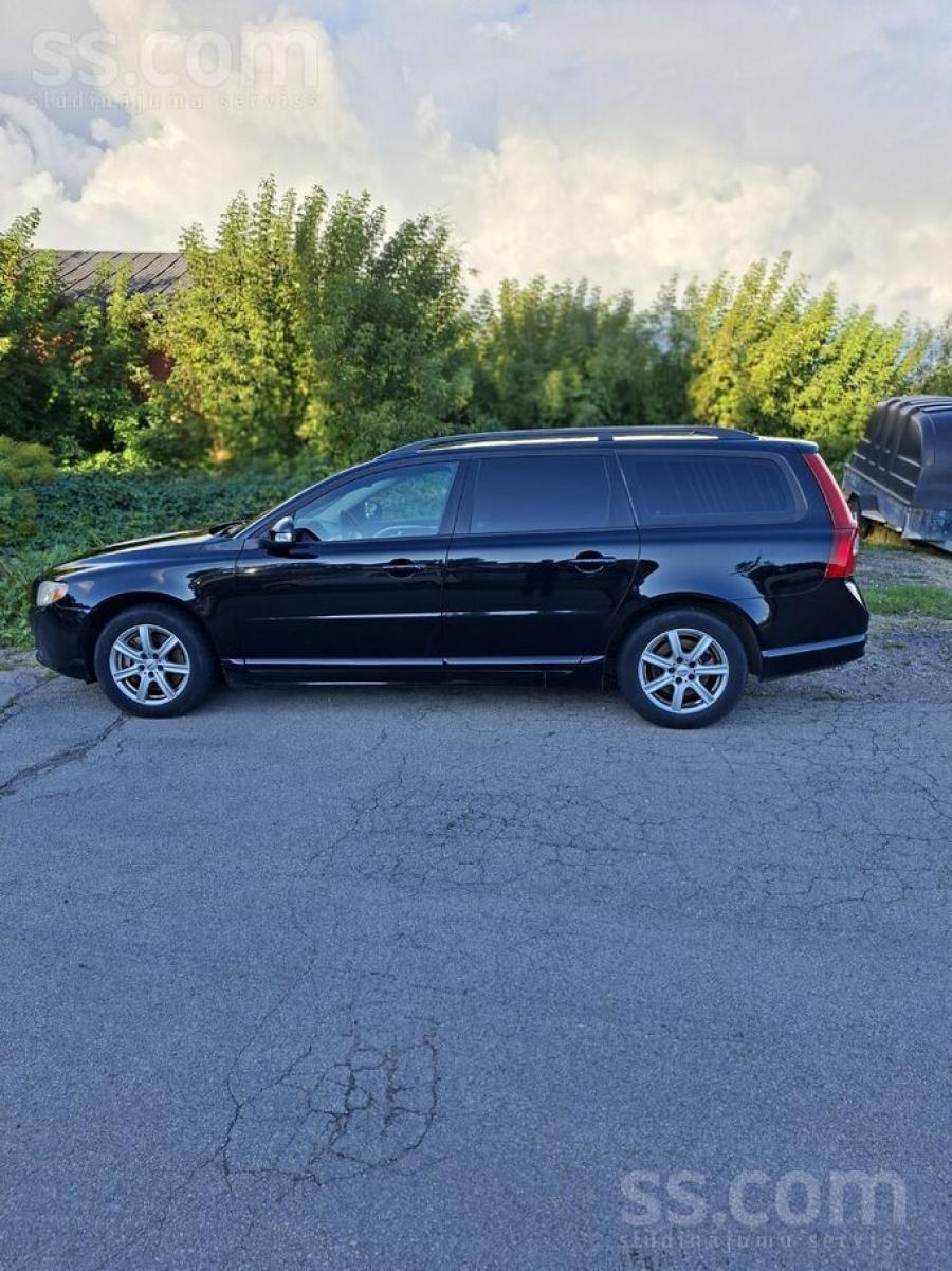 Melns Volvo V70 2008 Rīga, ar dzinēja tilpumu 2.40 L un nobraukumu 309 tūkst. km par 3500 €, foto 9 vietnē AUTOMOTO.COM.LV