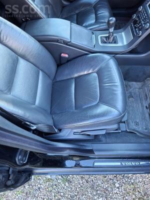 Melns Volvo V70 2008 Rīga, ar dzinēja tilpumu 2.40 L un nobraukumu 309 tūkst. km par 3500 €, foto 10 vietnē AUTOMOTO.COM.LV