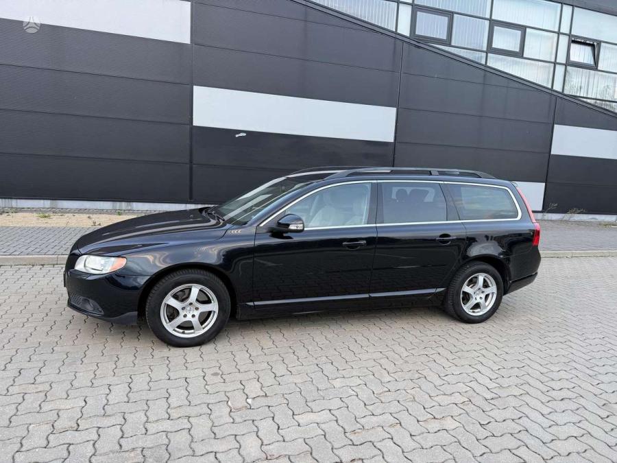 Melns Volvo V70 2008 Kupiškis, ar dzinēja tilpumu 2.40 L un nobraukumu 368 tūkst. km par 4500 €, foto 7 vietnē AUTOMOTO.COM.LV