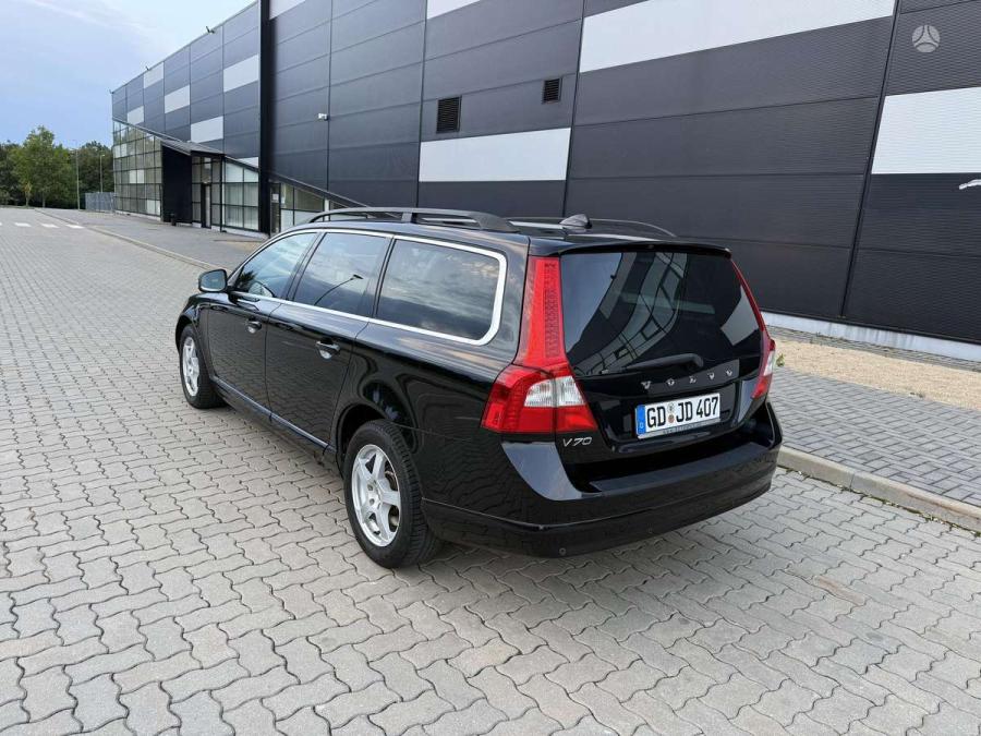 Melns Volvo V70 2008 Kupiškis, ar dzinēja tilpumu 2.40 L un nobraukumu 368 tūkst. km par 4500 €, foto 9 vietnē AUTOMOTO.COM.LV