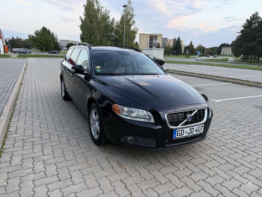 Melns Volvo V70 2008 Kupiškis, ar dzinēja tilpumu 2.40 L un nobraukumu 368 tūkst. km par 4500 €, foto 10 vietnē AUTOMOTO.COM.LV