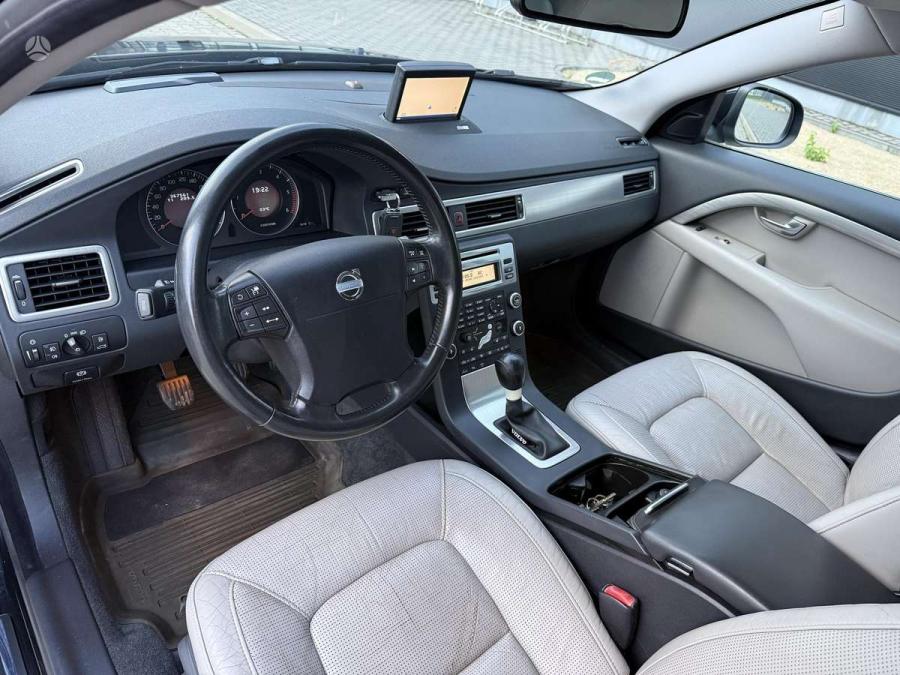 Melns Volvo V70 2008 Kupiškis, ar dzinēja tilpumu 2.40 L un nobraukumu 368 tūkst. km par 4500 €, foto 18 vietnē AUTOMOTO.COM.LV