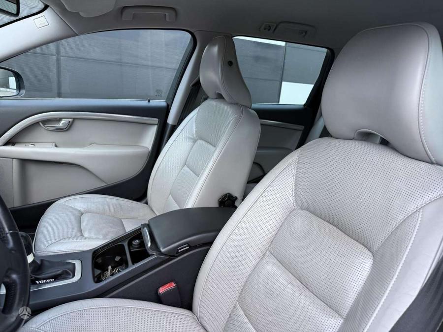 Melns Volvo V70 2008 Kupiškis, ar dzinēja tilpumu 2.40 L un nobraukumu 368 tūkst. km par 4500 €, foto 21 vietnē AUTOMOTO.COM.LV