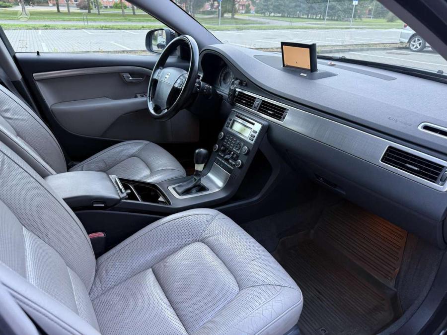 Melns Volvo V70 2008 Kupiškis, ar dzinēja tilpumu 2.40 L un nobraukumu 368 tūkst. km par 4500 €, foto 23 vietnē AUTOMOTO.COM.LV