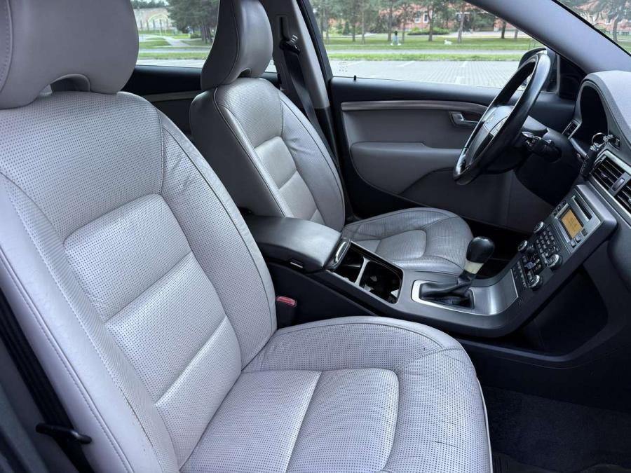 Melns Volvo V70 2008 Kupiškis, ar dzinēja tilpumu 2.40 L un nobraukumu 368 tūkst. km par 4500 €, foto 24 vietnē AUTOMOTO.COM.LV