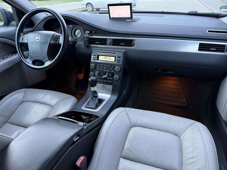 Melns Volvo V70 2008 Kupiškis, ar dzinēja tilpumu 2.40 L un nobraukumu 368 tūkst. km par 4500 €, foto 25 vietnē AUTOMOTO.COM.LV