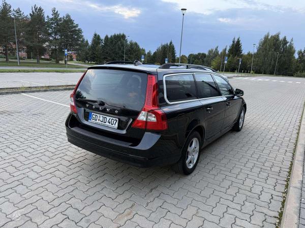 Volvo V70 2008 in Kupiskis on AUTOMOTO.COM.LV Black Volvo V70 2008 in Kupiskis, with an engine capacity of 2.40 L and mileage of 368 thousand km for 4500 €, photo 4 on AUTOMOTO.COM.LV