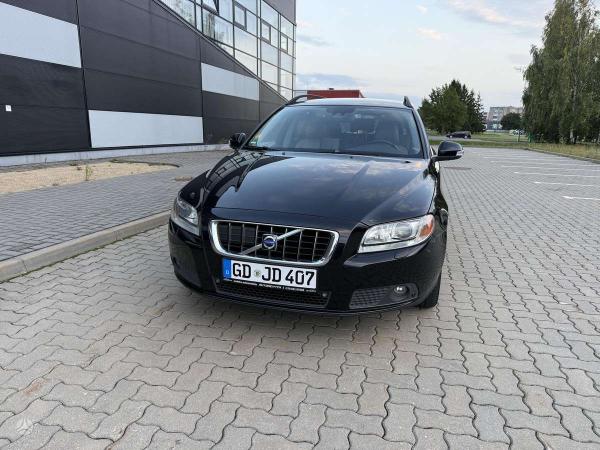 Volvo V70 2008 in Kupiskis on AUTOMOTO.COM.LV Black Volvo V70 2008 in Kupiskis, with an engine capacity of 2.40 L and mileage of 368 thousand km for 4500 €, photo 11 on AUTOMOTO.COM.LV