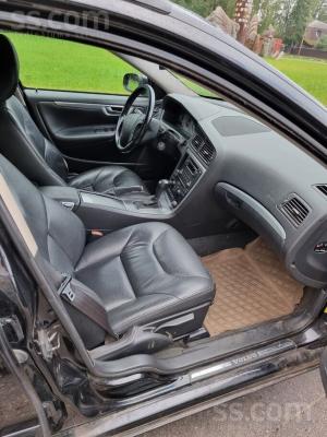 Melns Volvo V70 2008 Rīga, ar dzinēja tilpumu 2.40 L un nobraukumu 271 tūkst. km par 2000 €, foto 4 vietnē AUTOMOTO.COM.LV