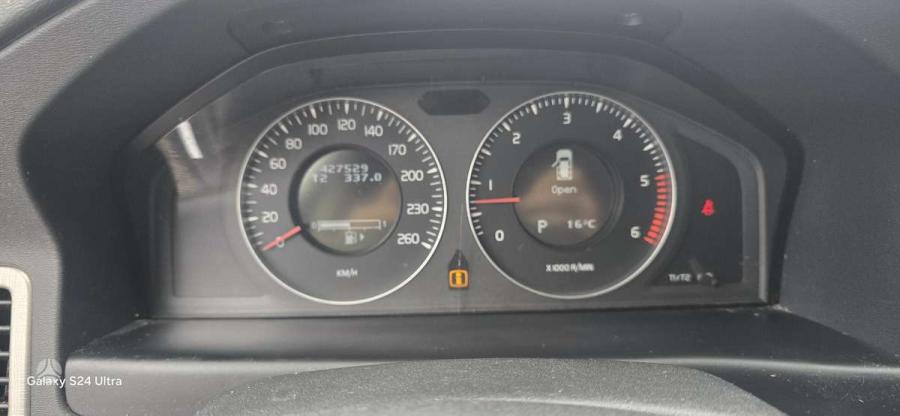 Melns Volvo V70 2008 Panevēža, ar dzinēja tilpumu 2.40 L un nobraukumu 428 tūkst. km par 2800 €, foto 7 vietnē AUTOMOTO.COM.LV