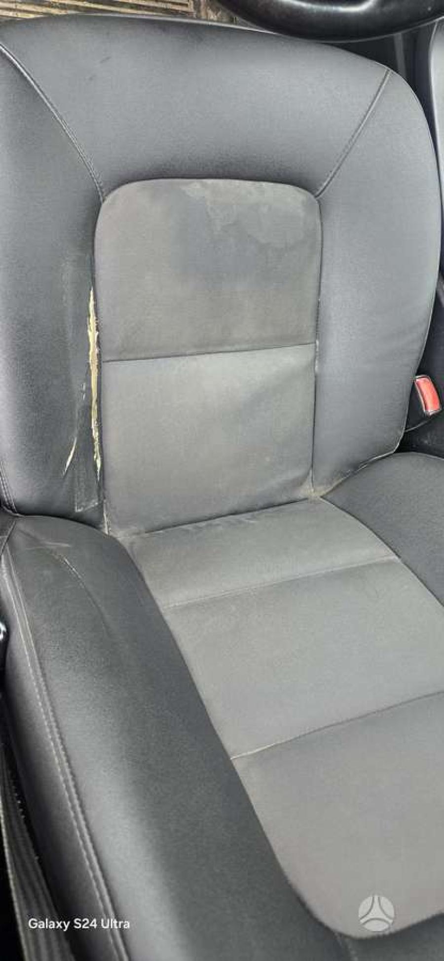 Melns Volvo V70 2008 Panevēža, ar dzinēja tilpumu 2.40 L un nobraukumu 428 tūkst. km par 2800 €, foto 8 vietnē AUTOMOTO.COM.LV