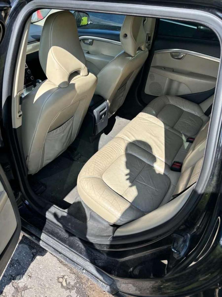 Melns Volvo V70 2008 Mažeikiai, ar dzinēja tilpumu 2.00 L un nobraukumu 313 tūkst. km par 890 €, foto 7 vietnē AUTOMOTO.COM.LV