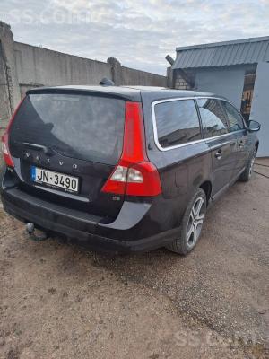 Черный Вольво В70 2008 в Даугавпилс, объемом двигателя 2.40 л и пробегом 361 тыс. км за 2300 €, фото 3 на AUTOMOTO.COM.LV