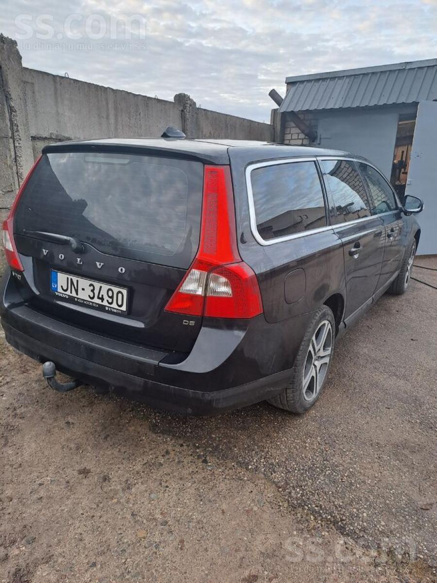 Черный Вольво В70 2008 в Даугавпилс, объемом двигателя 2.40 л и пробегом 361 тыс. км за 2300 €, фото 3 на AUTOMOTO.COM.LV