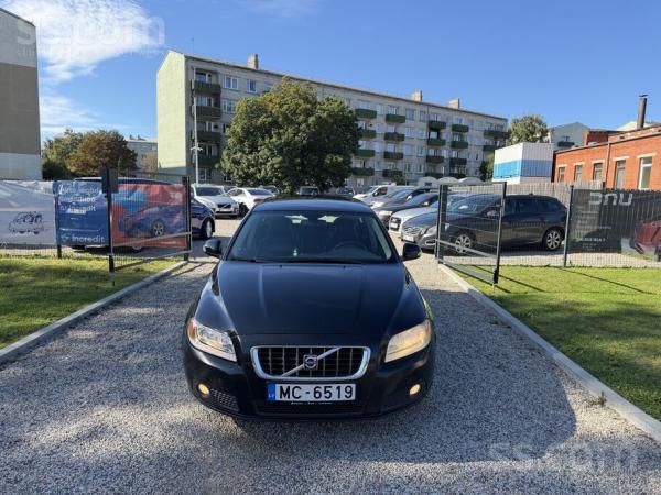 Black Volvo V70 2008 in Ventspils, with an engine capacity of 2.40 L and mileage of 443 thousand km for 2990 €, photo 3 on AUTOMOTO.COM.LV