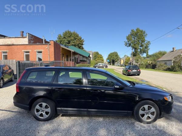 Black Volvo V70 2008 in Ventspils, with an engine capacity of 2.40 L and mileage of 443 thousand km for 2990 €, photo 5 on AUTOMOTO.COM.LV
