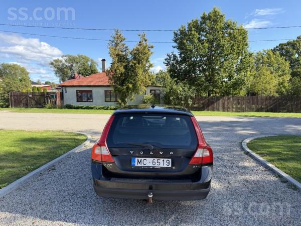 Black Volvo V70 2008 in Ventspils, with an engine capacity of 2.40 L and mileage of 443 thousand km for 2990 €, photo 8 on AUTOMOTO.COM.LV