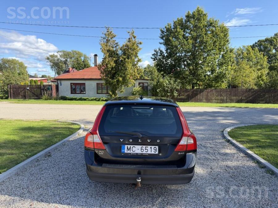 Melns Volvo V70 2008 Ventspils, ar dzinēja tilpumu 2.40 L un nobraukumu 443 tūkst. km par 2990 €, foto 8 vietnē AUTOMOTO.COM.LV
