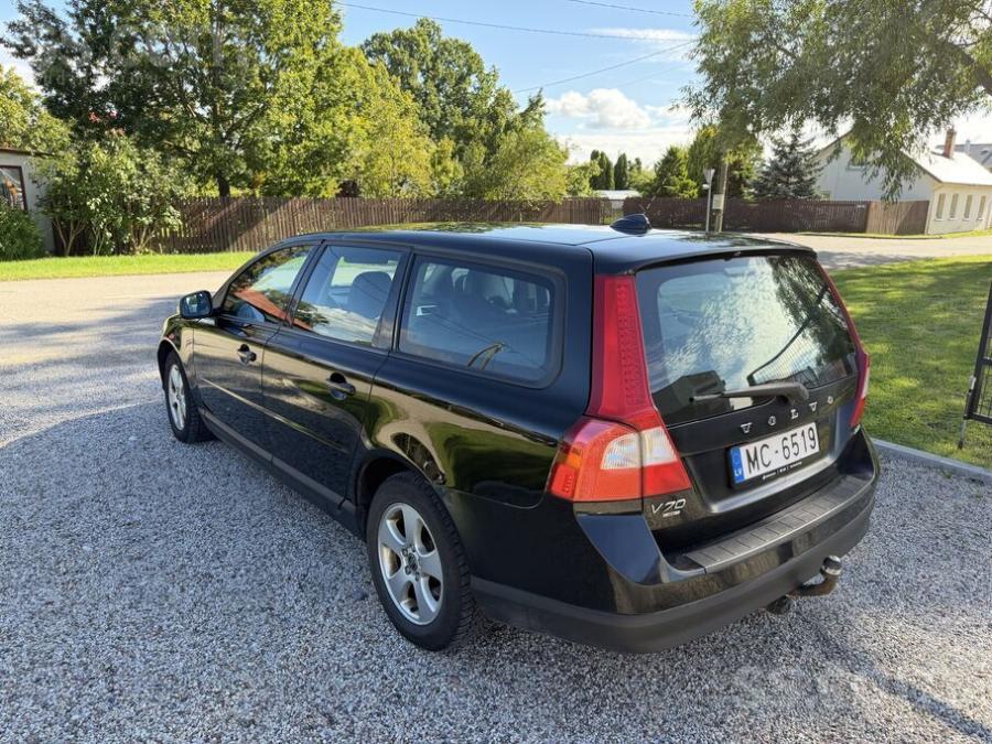 Melns Volvo V70 2008 Ventspils, ar dzinēja tilpumu 2.40 L un nobraukumu 443 tūkst. km par 2990 €, foto 9 vietnē AUTOMOTO.COM.LV