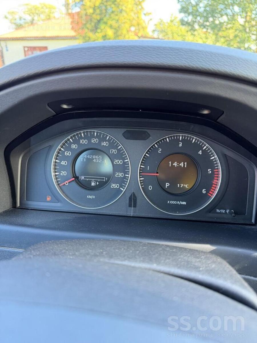 Melns Volvo V70 2008 Ventspils, ar dzinēja tilpumu 2.40 L un nobraukumu 443 tūkst. km par 2990 €, foto 13 vietnē AUTOMOTO.COM.LV