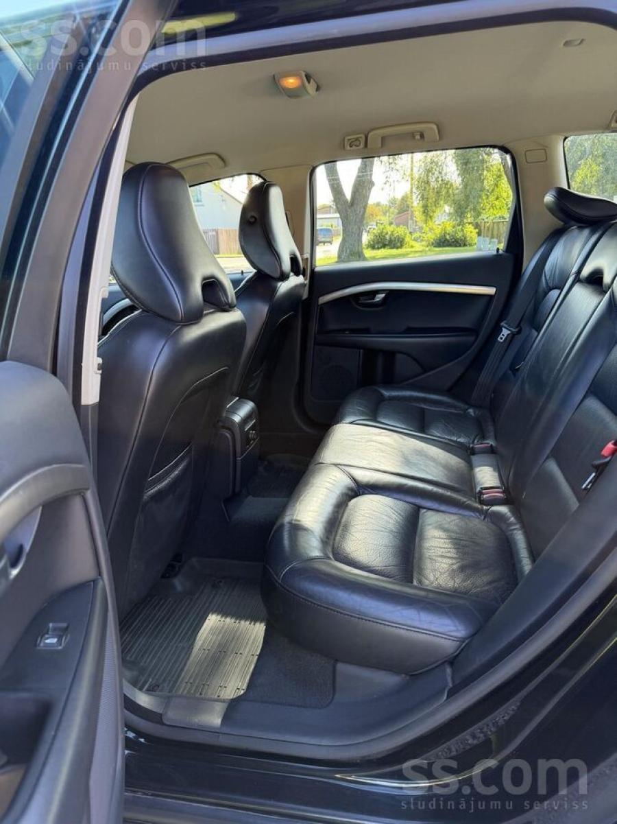 Melns Volvo V70 2008 Ventspils, ar dzinēja tilpumu 2.40 L un nobraukumu 443 tūkst. km par 2990 €, foto 21 vietnē AUTOMOTO.COM.LV